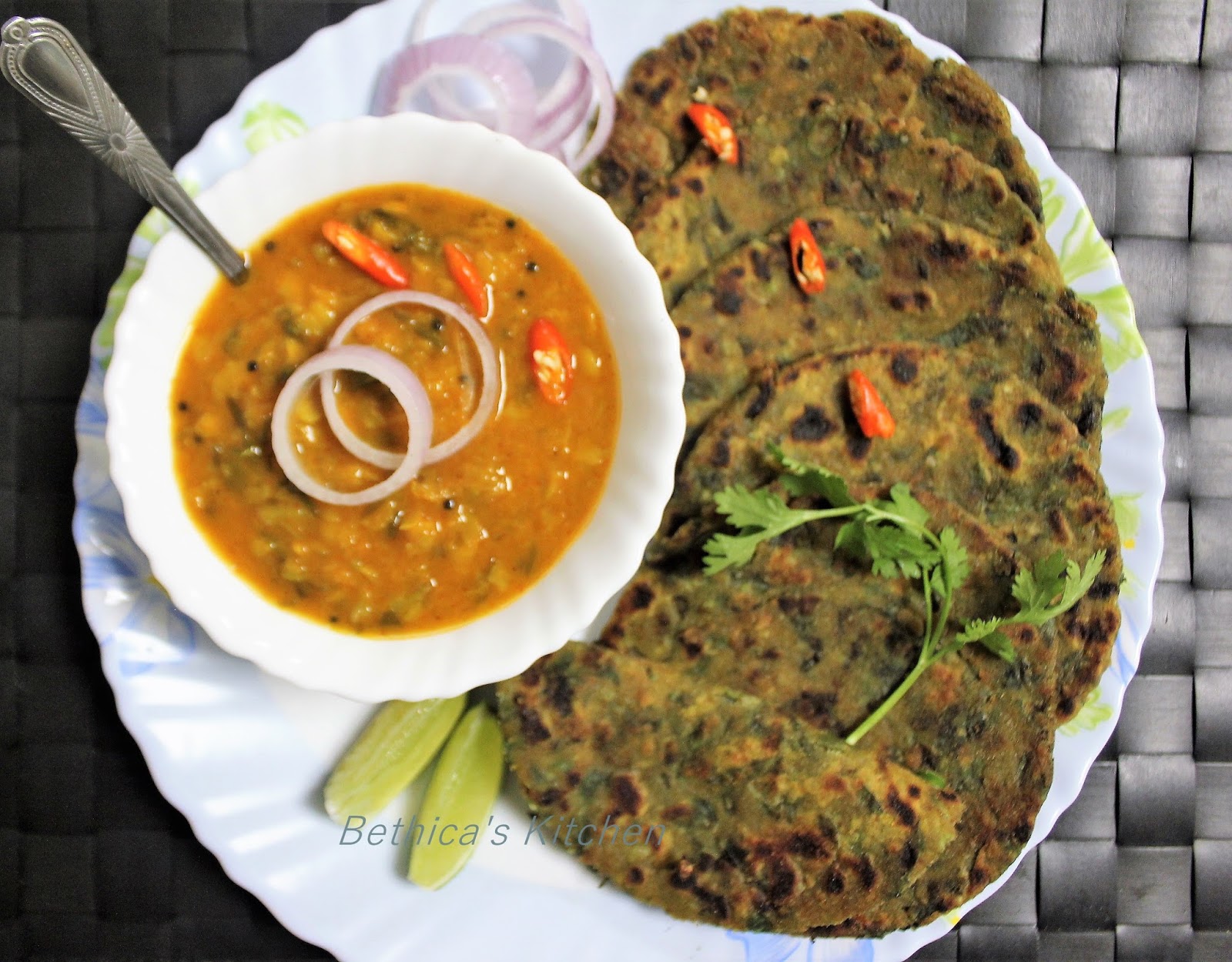 Bethica's Kitchen Flavours: Kulfa Saag Paratha (Purslane Leaves Flat Bread)