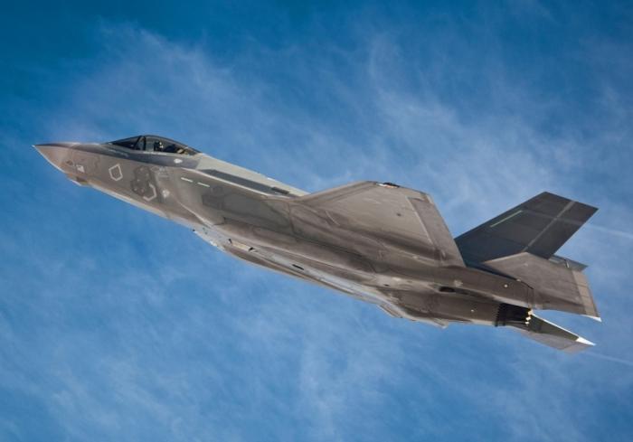 Military and Commercial Technology: Boeing's Gillian on F/A-18 vs. F-35 ...