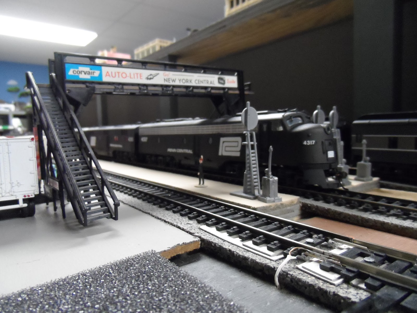 New York Central Train Layout: New York Central / Penn Central / EMD E ...