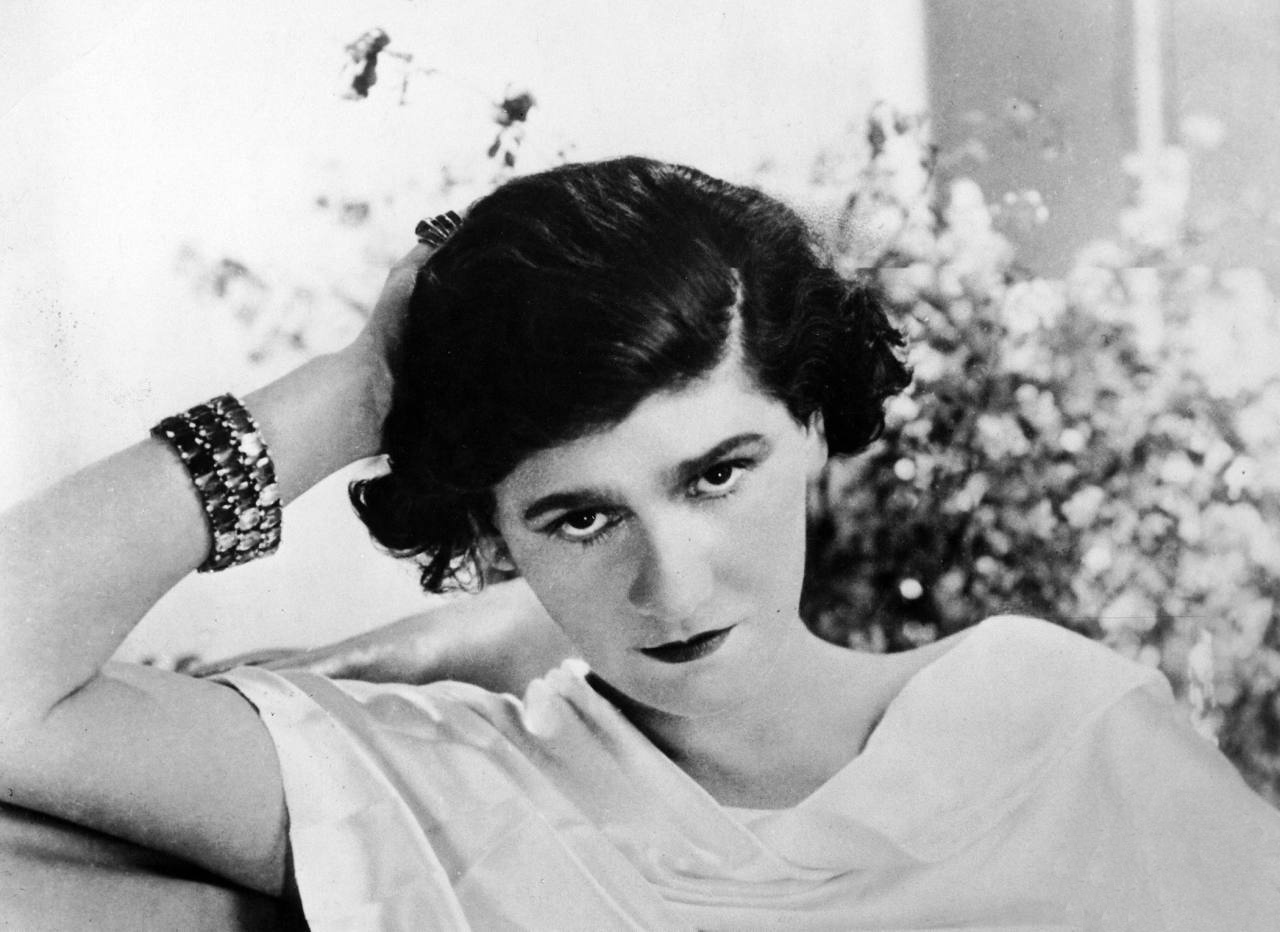 COCO CHANEL - Nasceu há 134 anos atrás ! Celebramos esse ícone da moda ...