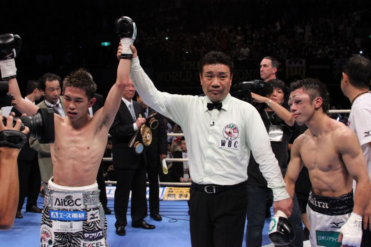 ALEX BOXING BLOG: Kazuto Ioka Outlasts Akira Yaegashi In A War