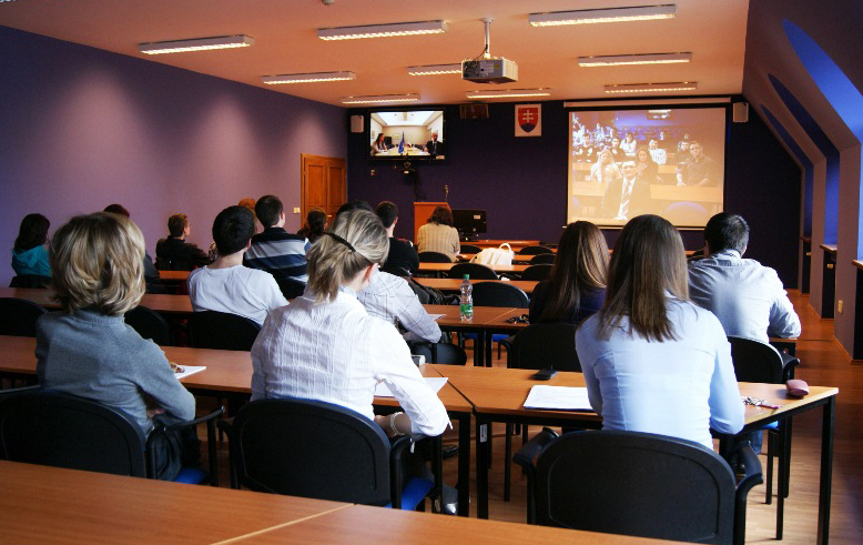 Video Conferencing: Taking Classrooms beyond Four Walls ~ Cool Things ...