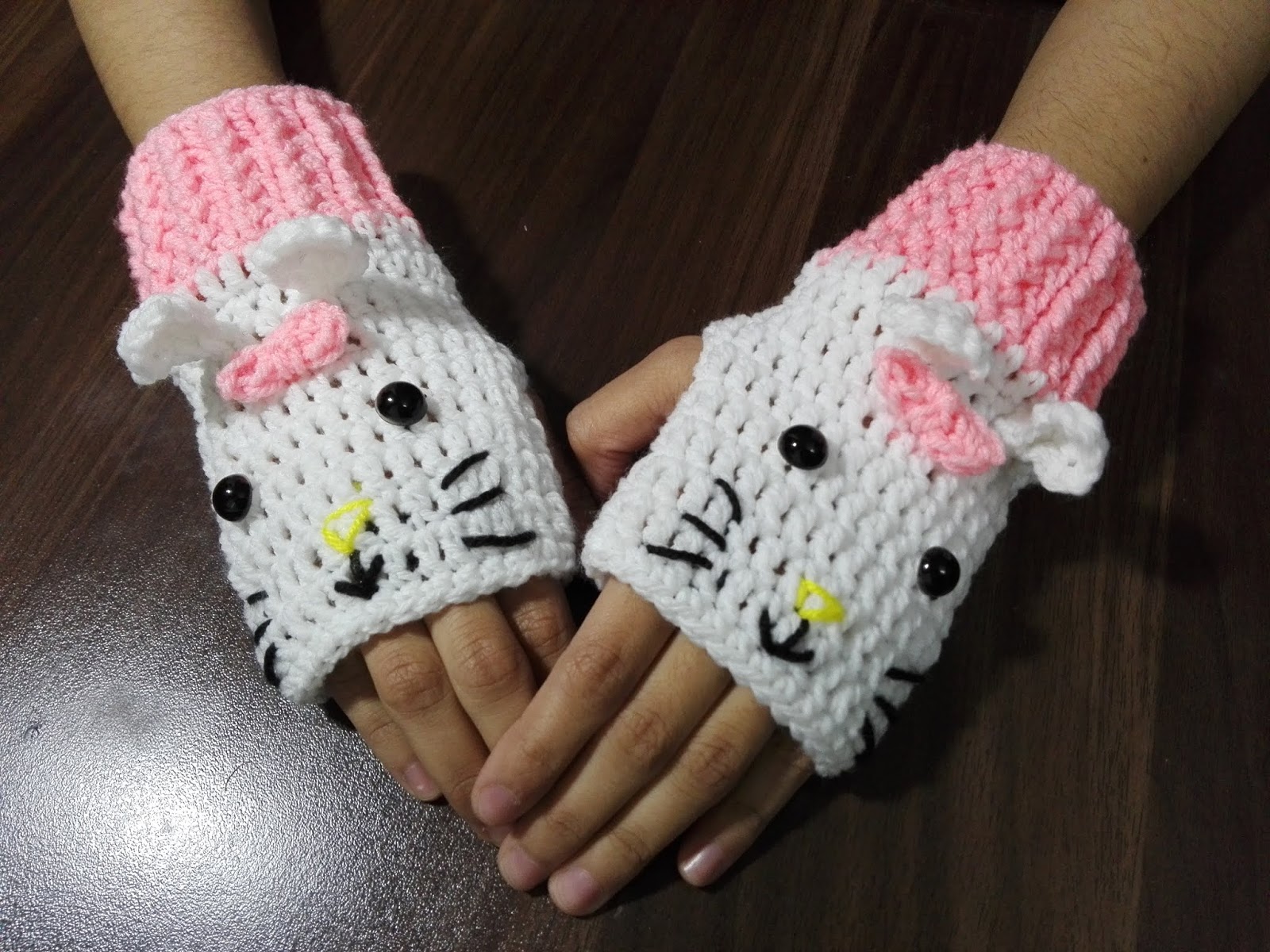CROCHET CORNER: MITTENS