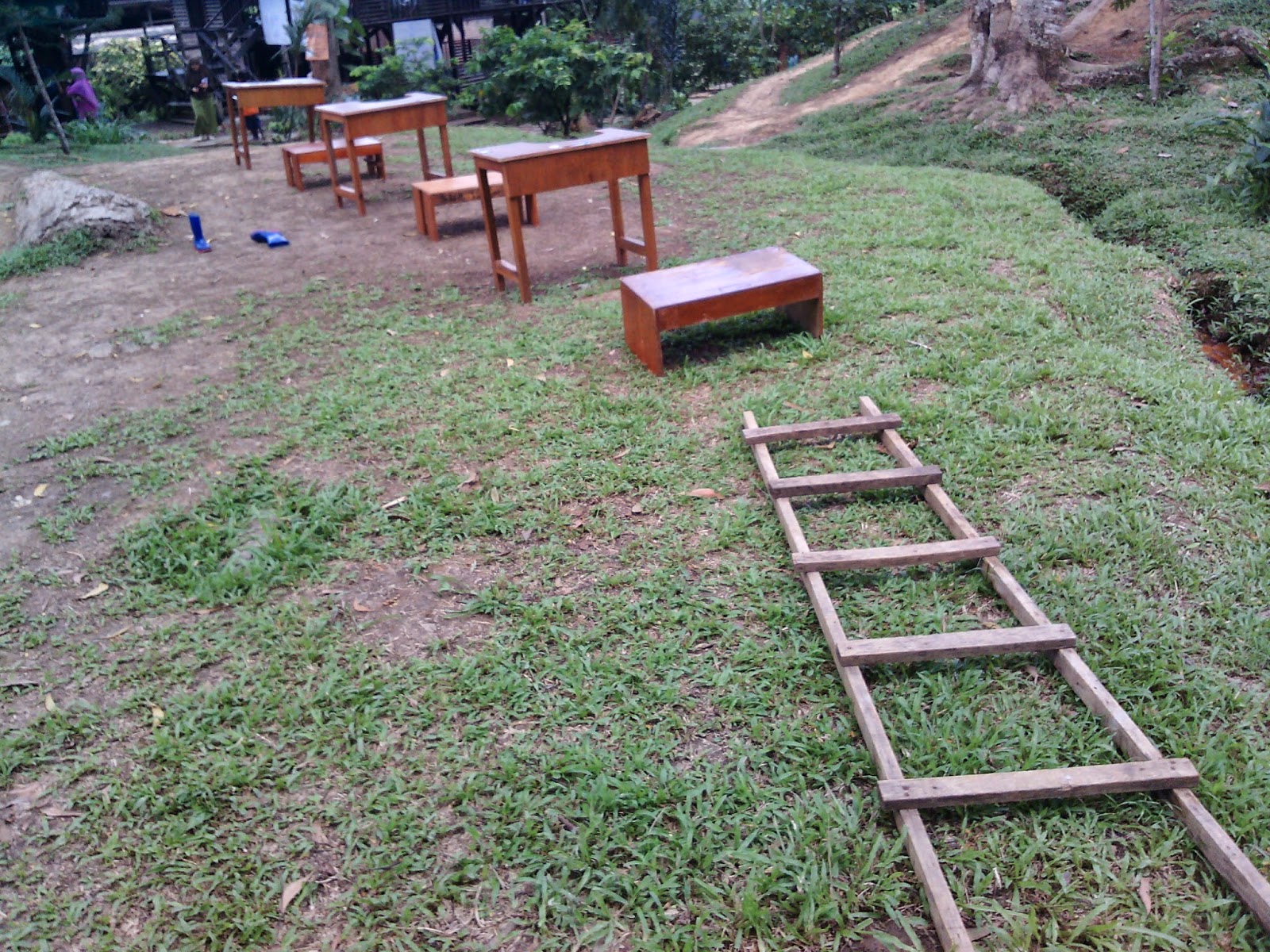 Sekitar Dunia Anak : Serunya Outbond Halang Rintang