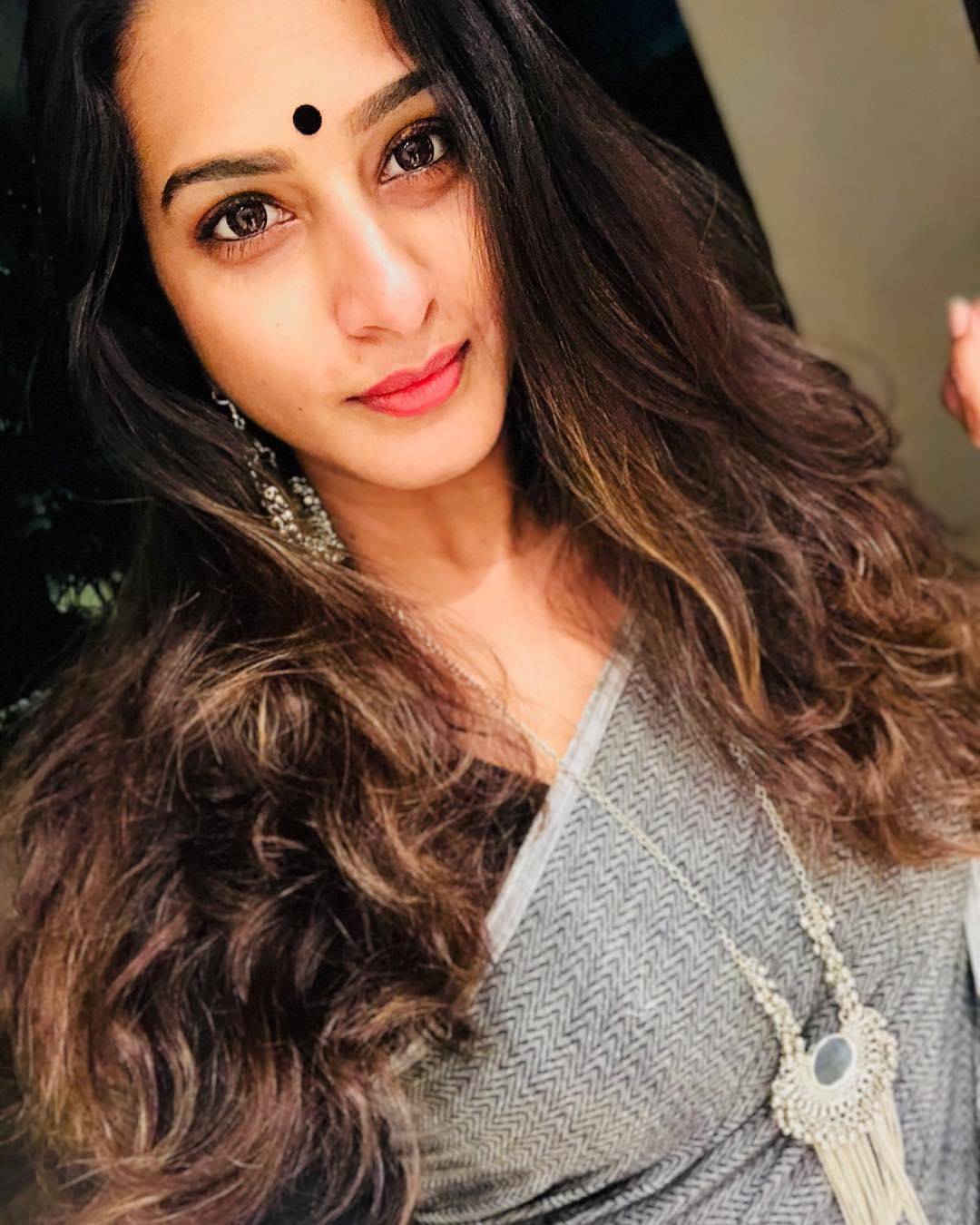 Telugu Actress Surekha Vani Face Long Hair Photos - Glamorous Indian Models