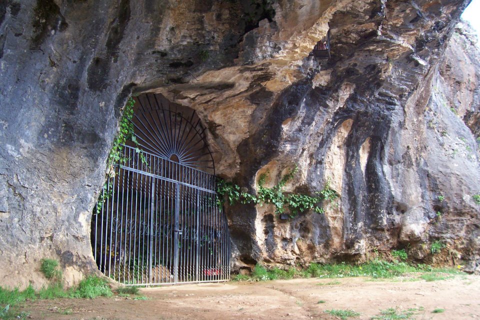 Cosas de León: RINCONES. PIEDRASECHA .ROMERÍA DE LA VIRGEN DEL MANADERO ...