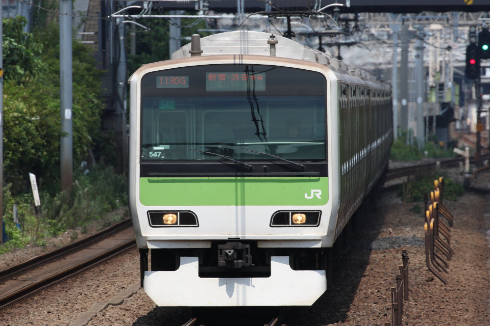 Michael's Trains Photo Album: JR山手線 池袋〜目白（目白駅） 2017年8月22日