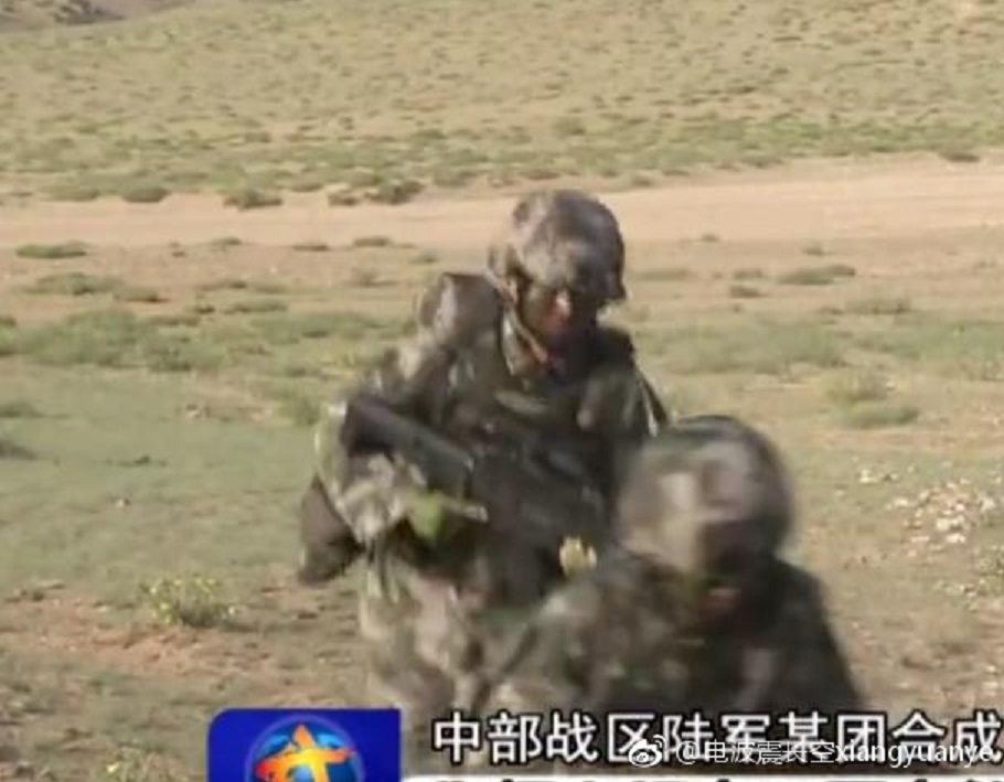 China Defense Blog: ZH-05 OICW is now QTS-11 单兵综合作战系统