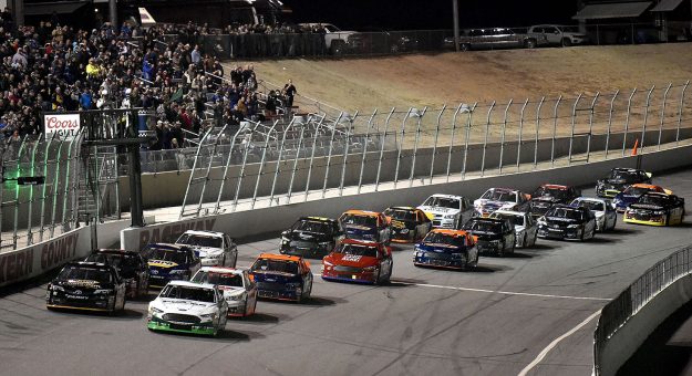 NASCAR Race Mom: #NASCAR Weekend Schedule for Martinsville and Kern ...