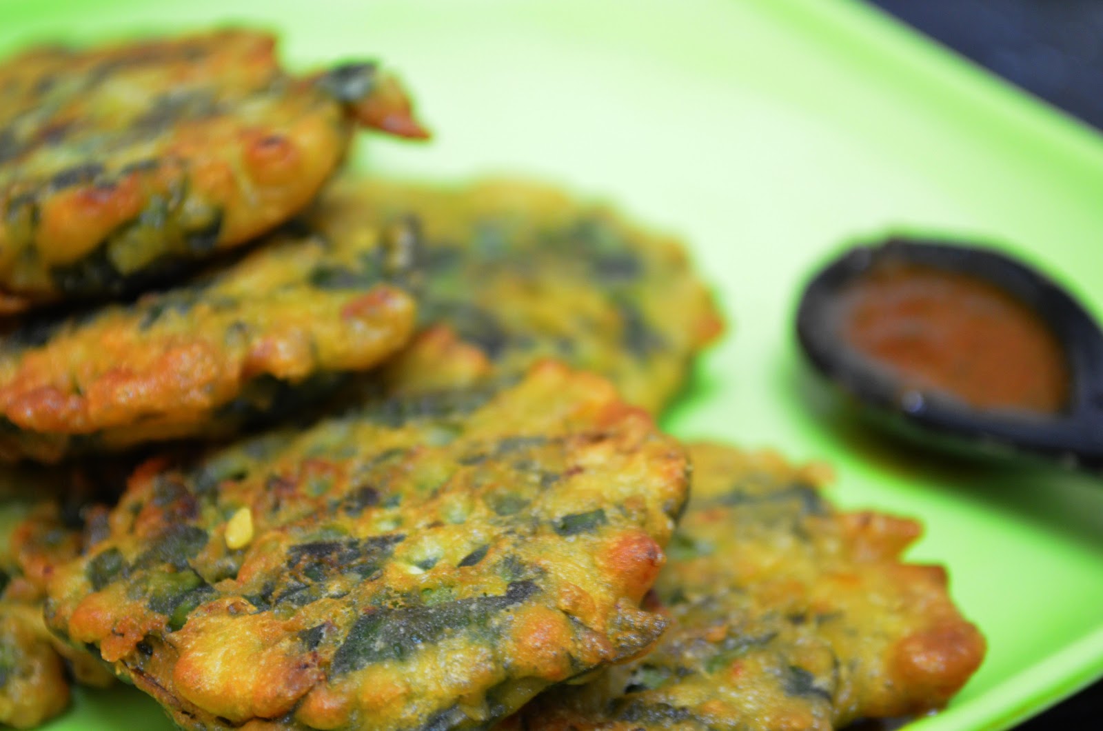 silvercloves: Spinach Fritters/Palak pakora
