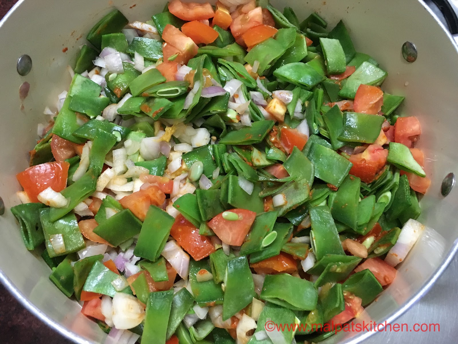 AVARAKKAI CURRY WITH TOMATO-ONION ~ Malpats Kitchen