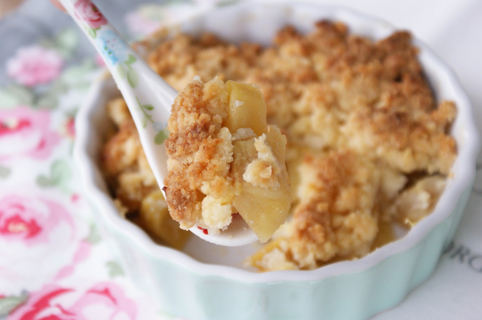 Afternoon Tea: Crumble aux fruits d'automne, noix de coco et chocolat blanc