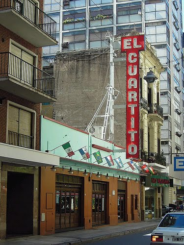 El viejo almacen argentino: Fachada de Pizzeria El Cuartito.