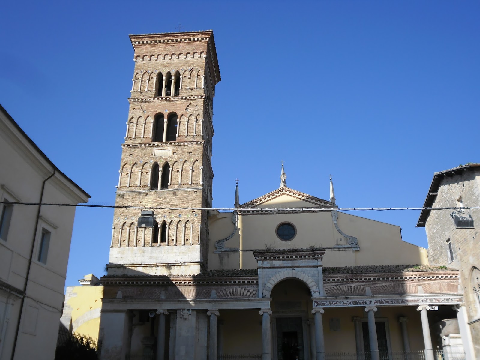 Raccontare la natura e l'arte: Cattedrale di S.Cesareo a Terracina