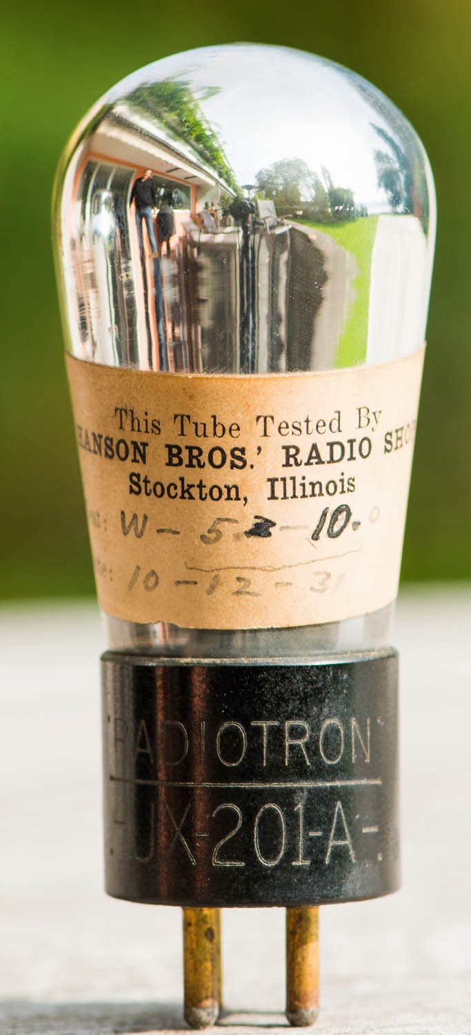 VinylSavor: Tube of the Month : The UX201A