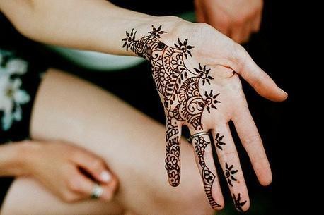 25 Beautiful Henna Designs | the perfect line