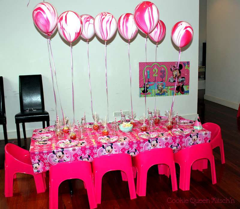 Cookie Queen Kitsch'n: Minnie Mouse Dessert Table & Party for Miss 3!
