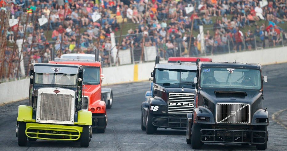 Just A Car Guy: Bandit Big Rig racing, new series that is selling out ...