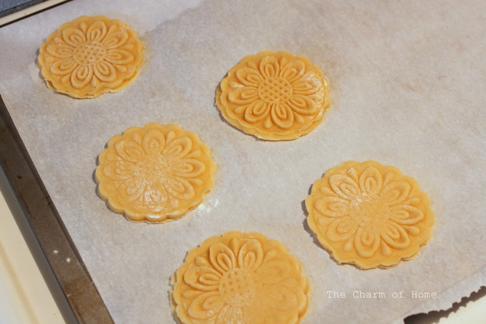 The Charm of Home: Making Cookies with a Mold (Sugar Coookies)