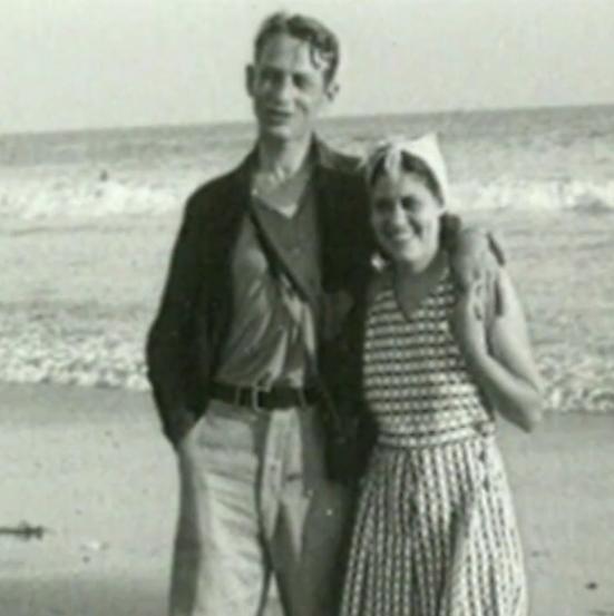 JAMES DEAN: CON SUS PADRES. WITH YOUR PARENTS