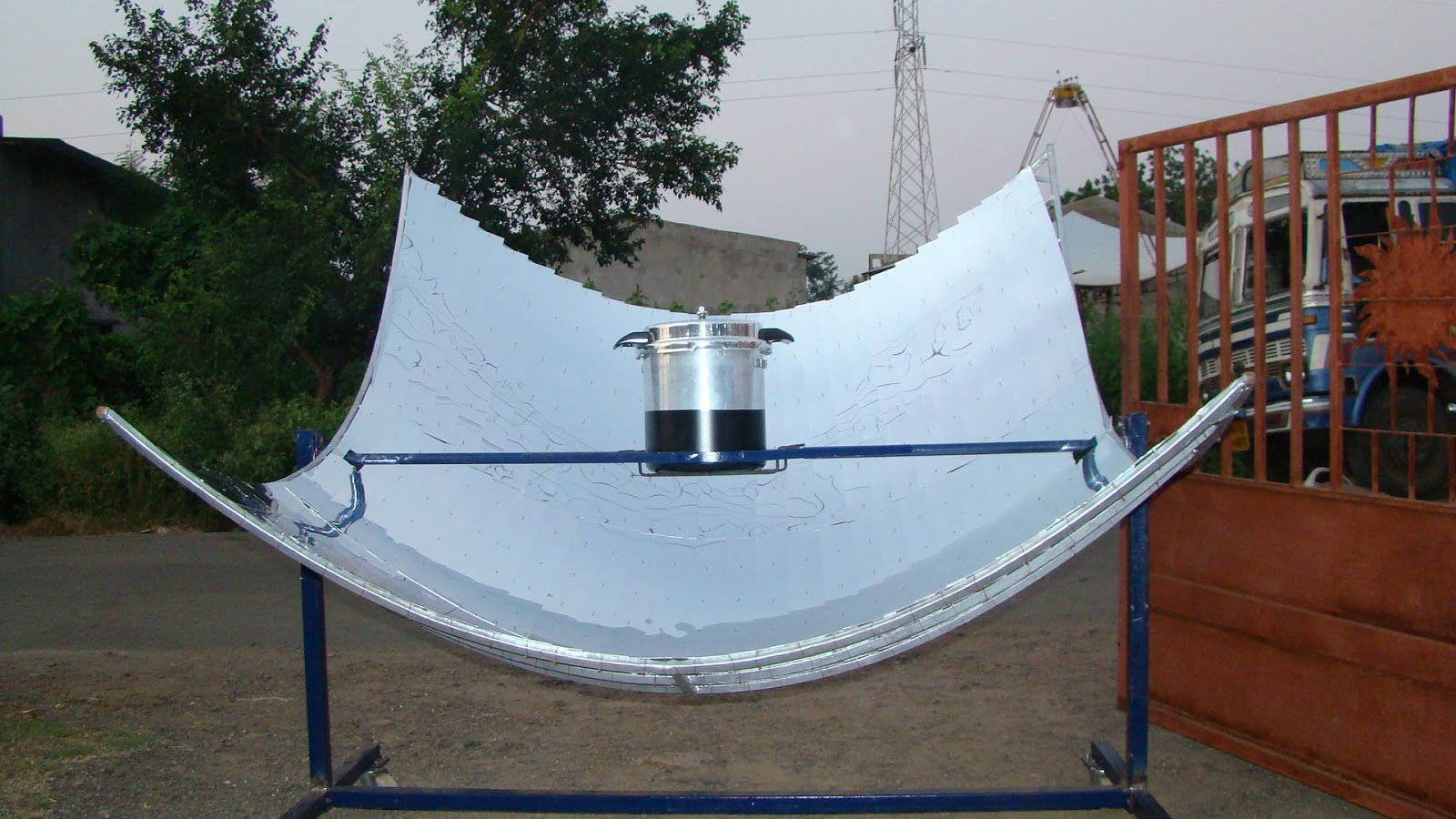 Rudra Solar Parabolic Community Cooker