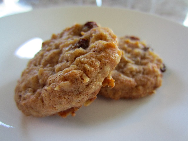 The Baker's Nuts: Shortening Oatmeal Raisin Cookies