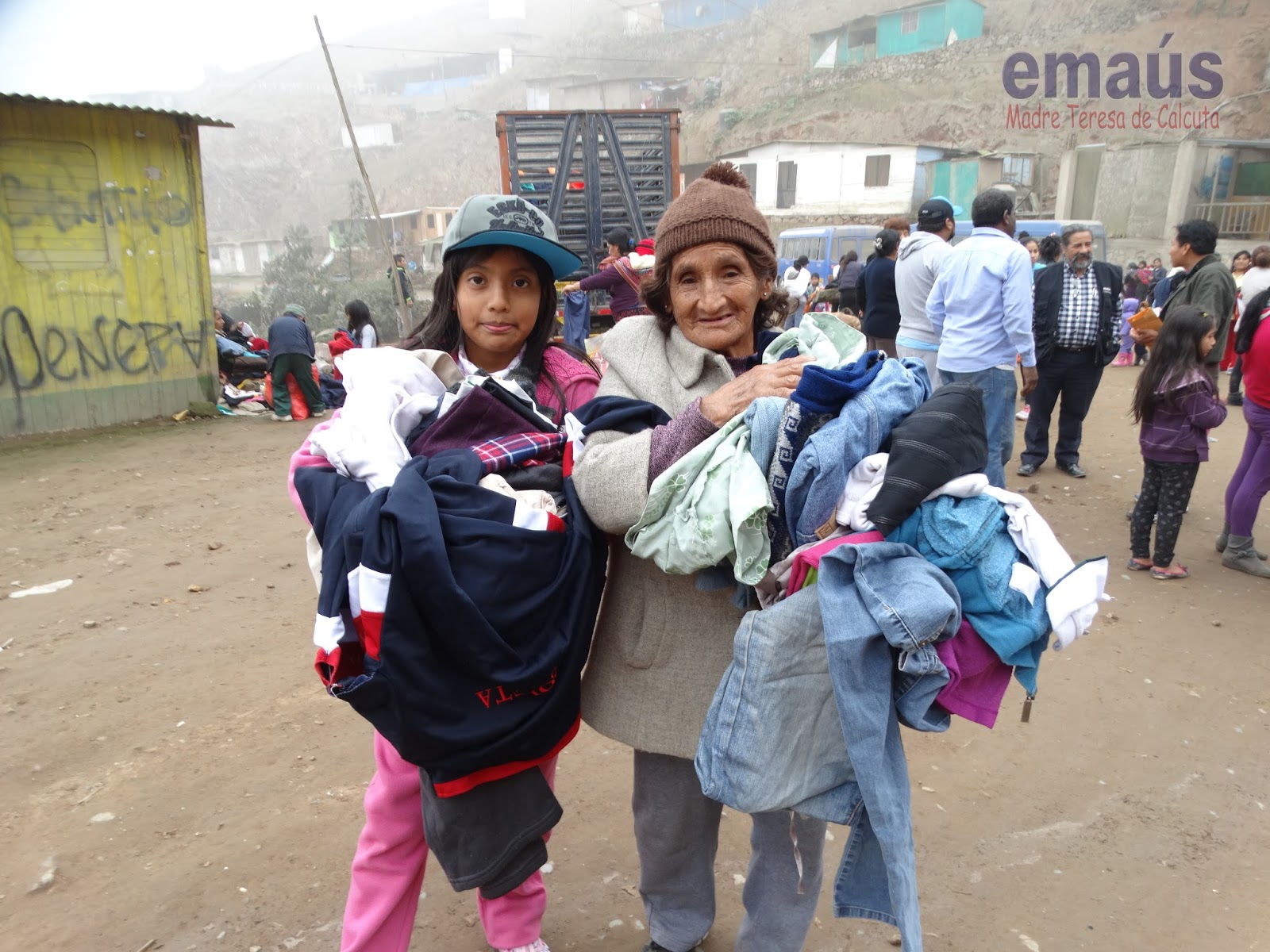 Emaus Villa El Salvador: donacion de ropa usada