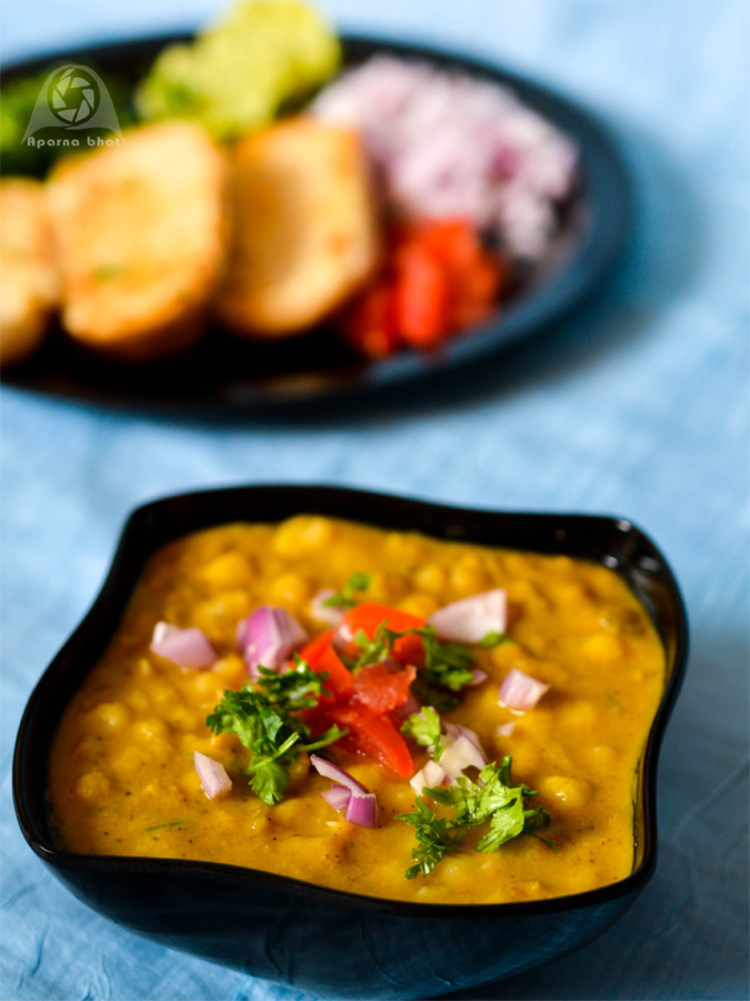 Usal Pav - A Match Made in Heaven ~ Flavors N Colors