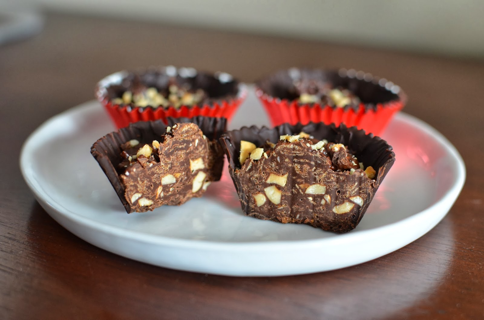 Playing with Flour: Chocolate-hazelnut cups (for my Valentine)