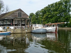 DREAMER NARROWBOAT: Molesey Lock to Laleham
