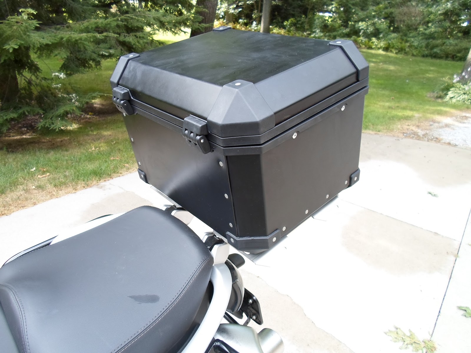 Moto Guzzi Stelvio NTX 2013: Revised rear rack for SWM topcase