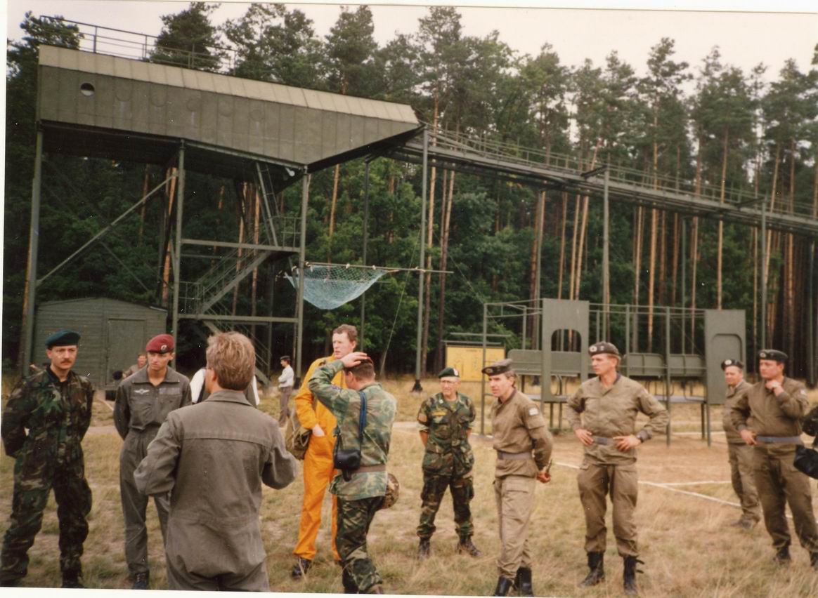 N.V.A. - D.D.R.: Fallschirmjäger NVA/Paracaidistas en el N.V.A.