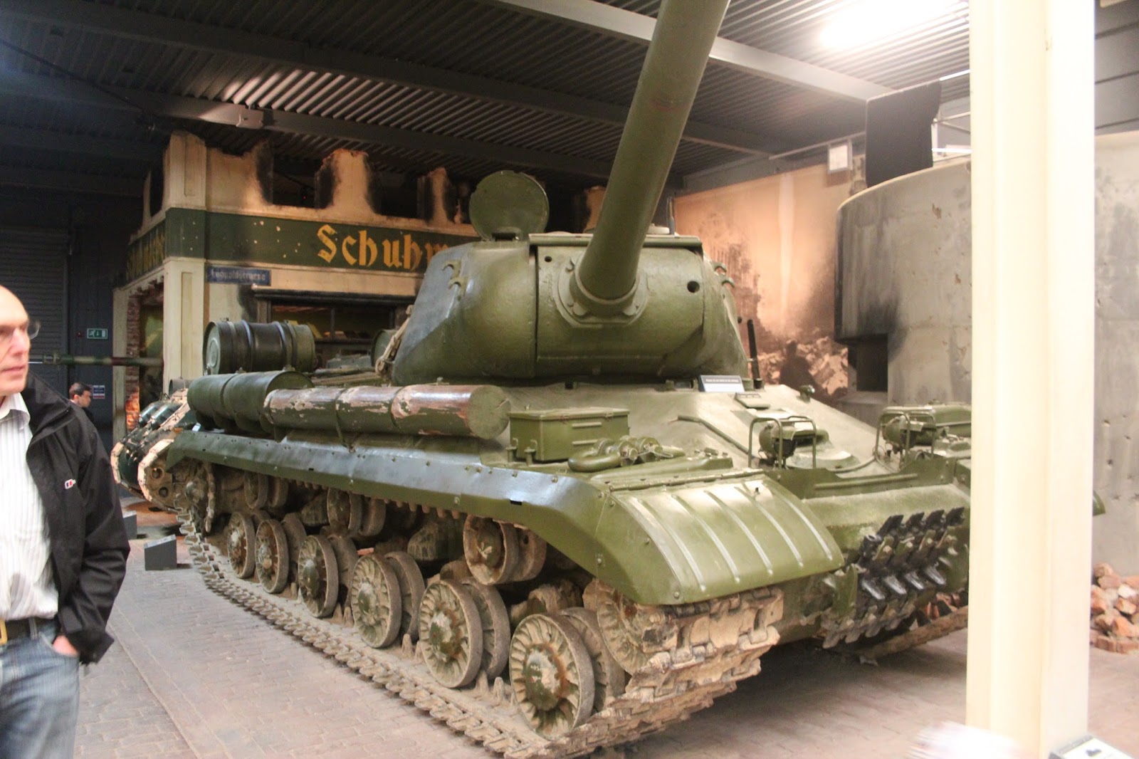 ultravanillasmurf: IS-2M tank at IWM Duxford