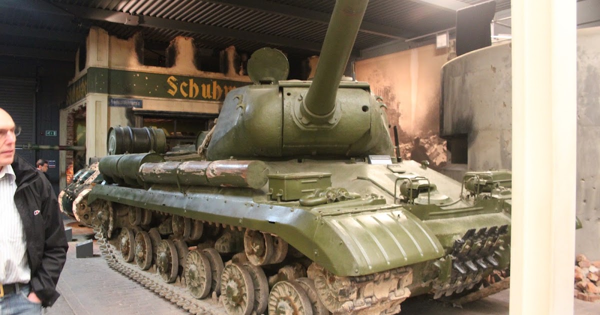 ultravanillasmurf: IS-2M tank at IWM Duxford