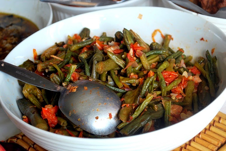 Philippines Cuisine: Pinakbet