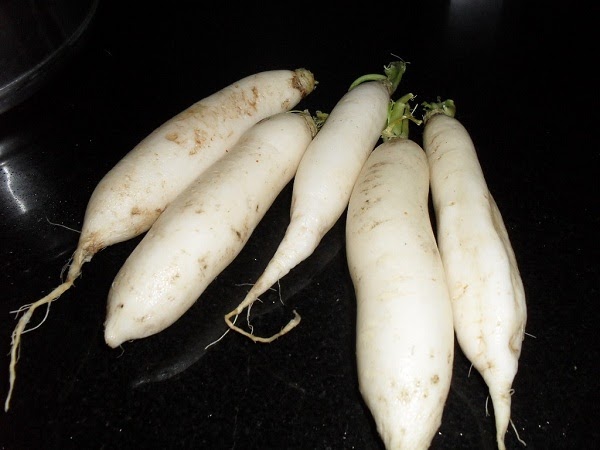 Mullangi Khaara Koottu - Daikon / White Radish In Spicy Tamarind Gravy