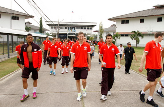 PSV visit Klong Prem prison, play football against prisoners | inside ...