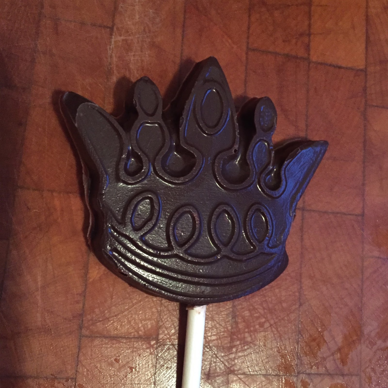 Dying for Chocolate: Chocolate Crown Lollipops: Guest post by Deborah Lacy