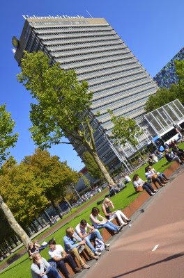 Licht ‘Universiteit Utrecht’ gaat uit tijdens Earth Hour - LED Nieuws