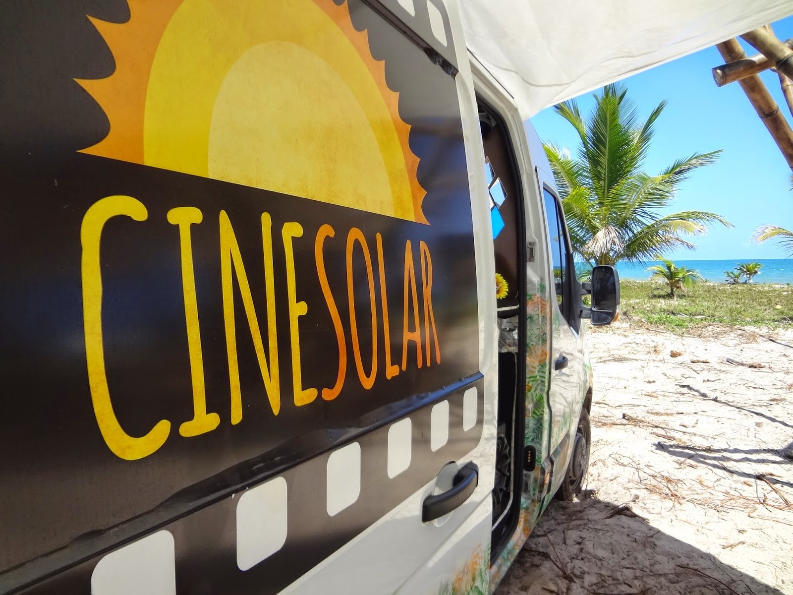 Outro Cine: Cinema que funciona com energia solar faz sessão ao ar ...