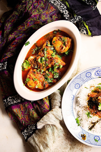Pyaj Koli Diye Macher Jhol / Bengali Fish Curry with Spring Onions