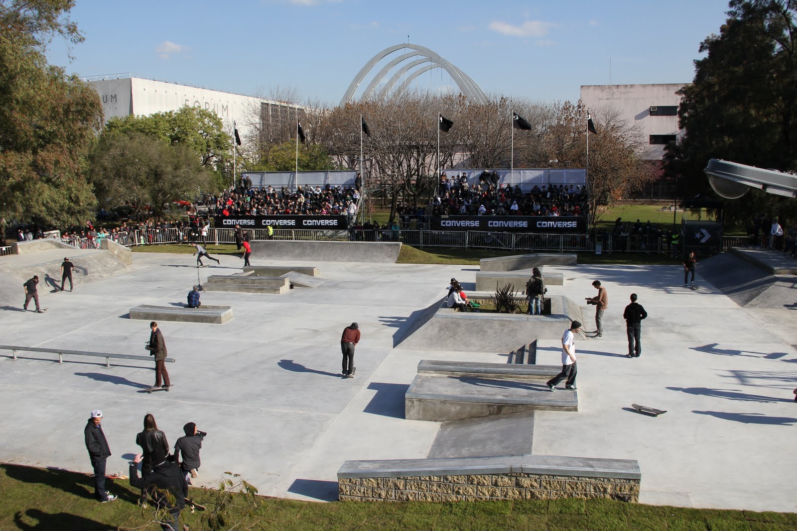 Style Skateboarding Magazine: Skateparks & plazas.