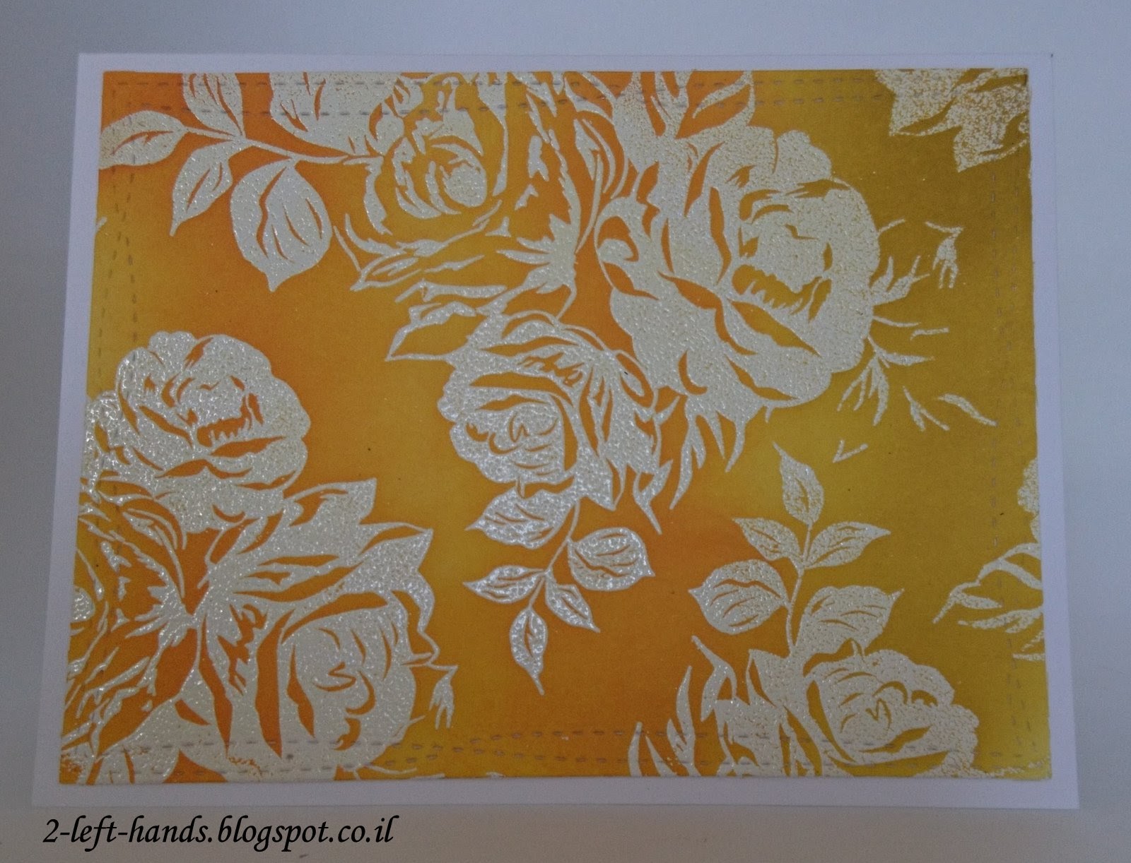 Two Left Hands: סט כרטיסים לכל מטרה