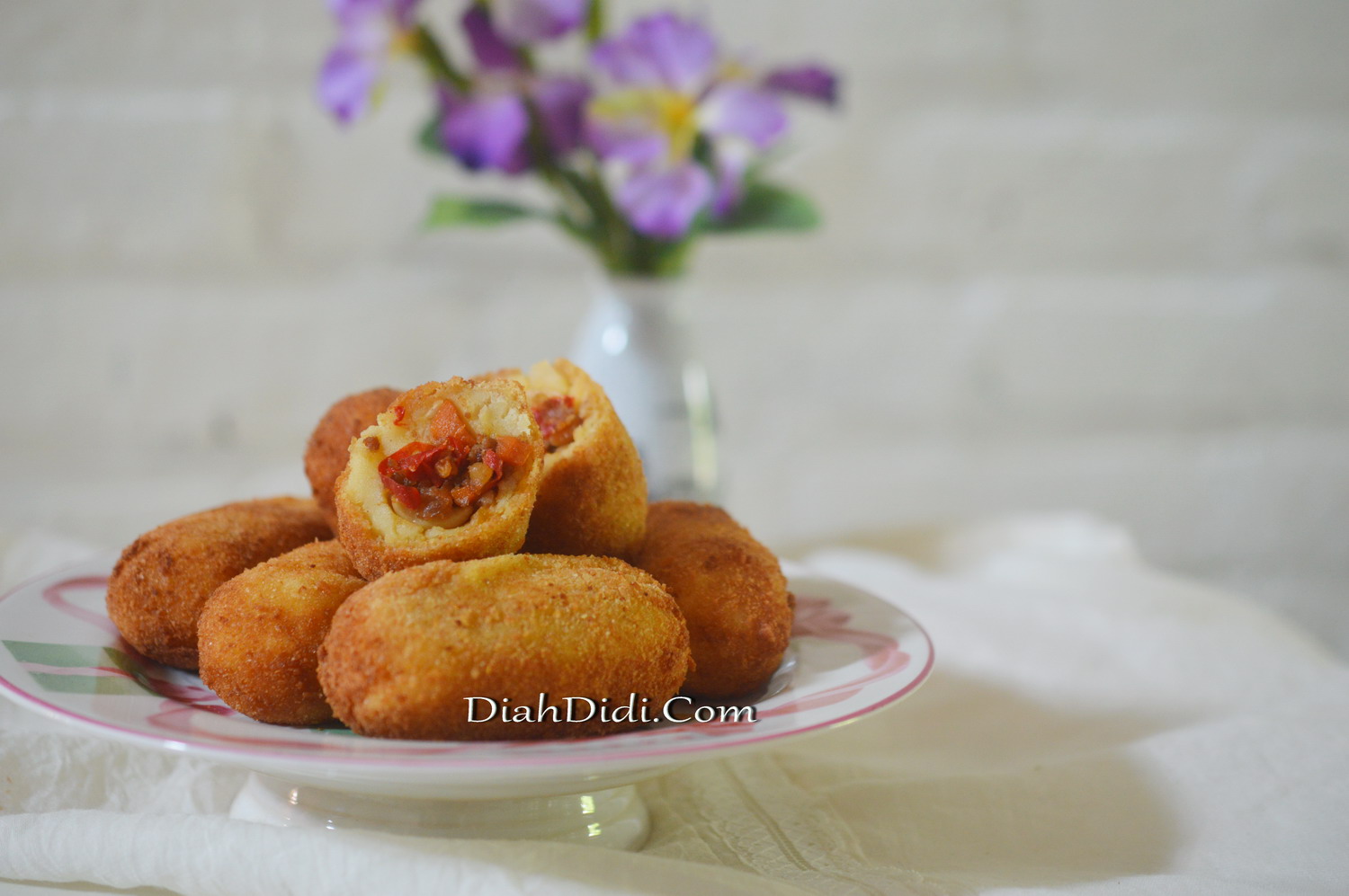 Diah Didi's Kitchen: Kroket Tepung Kentang Isi Sambel Goreng Daging