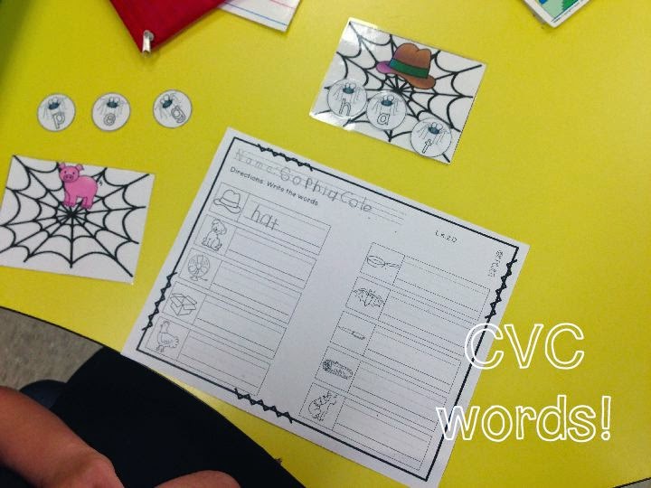 A Neighborhood Kindergarten : Weekly Centers and Spider Day Preview!