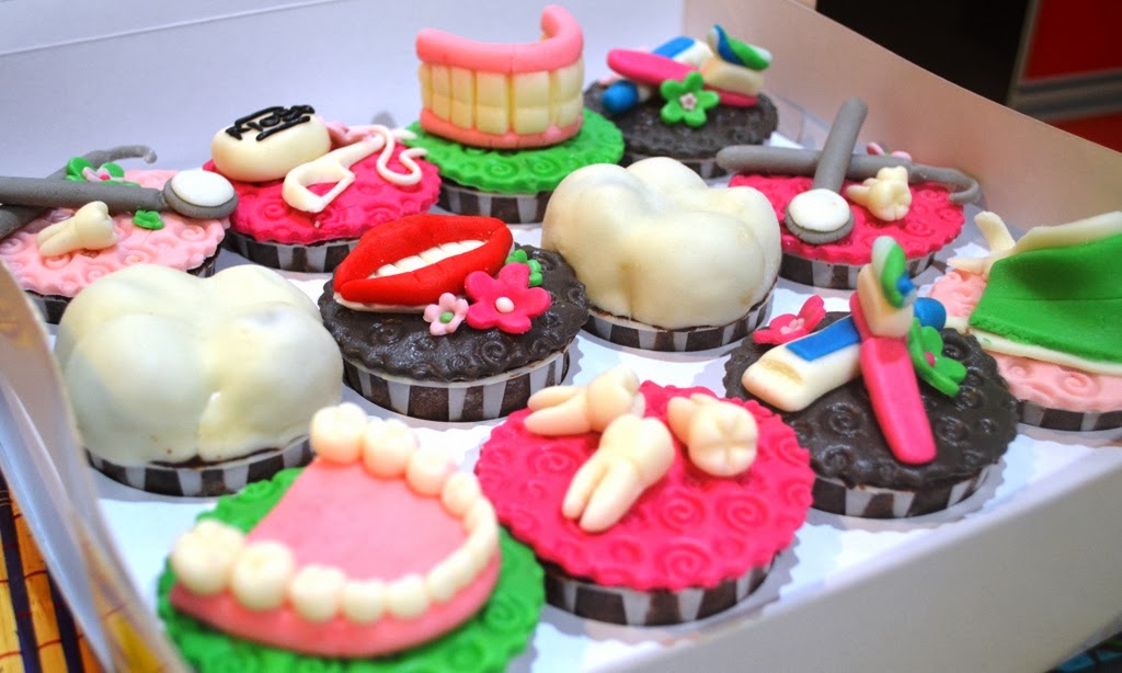 art, cakes & me: dental themed cupcakes
