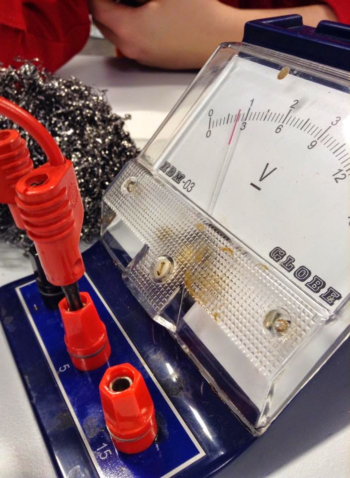NATURFAG BLOGGEN: GALVANISK ELEMENT - SITRONBATTERI & DANIELLCELLEN