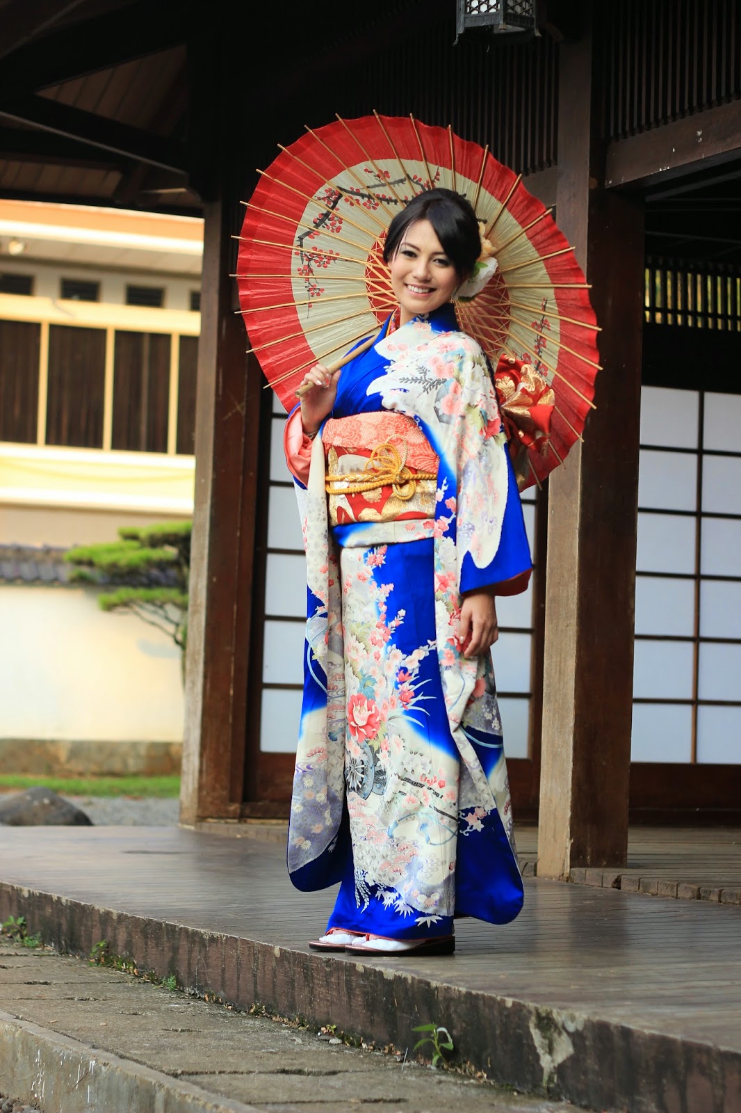Ayumi Harada in Blue Furisode | Foto Kimono