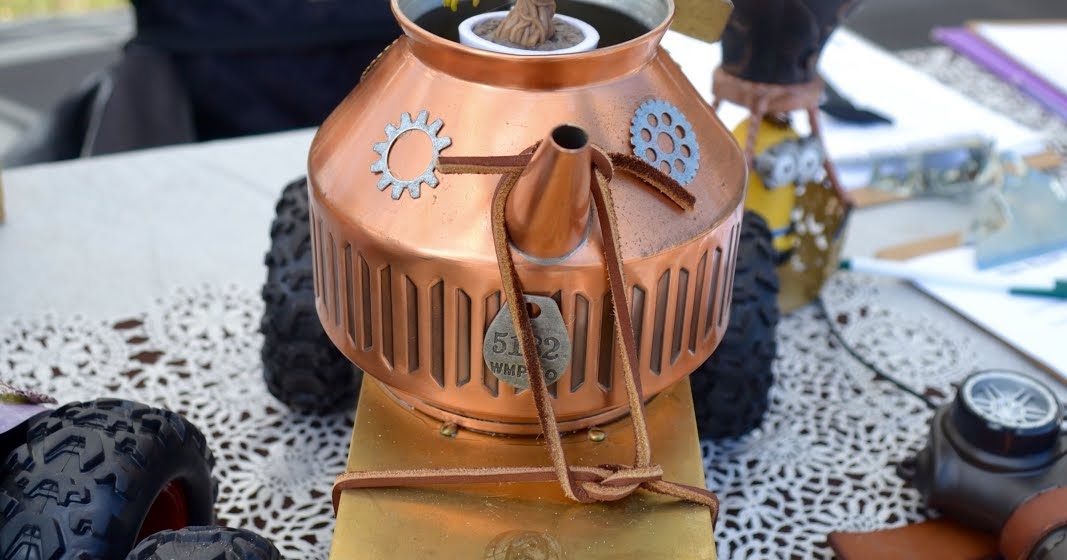 Over the Crescent Moon: Teapot Tuesday, Featured Teapot Racer: Sir Groot