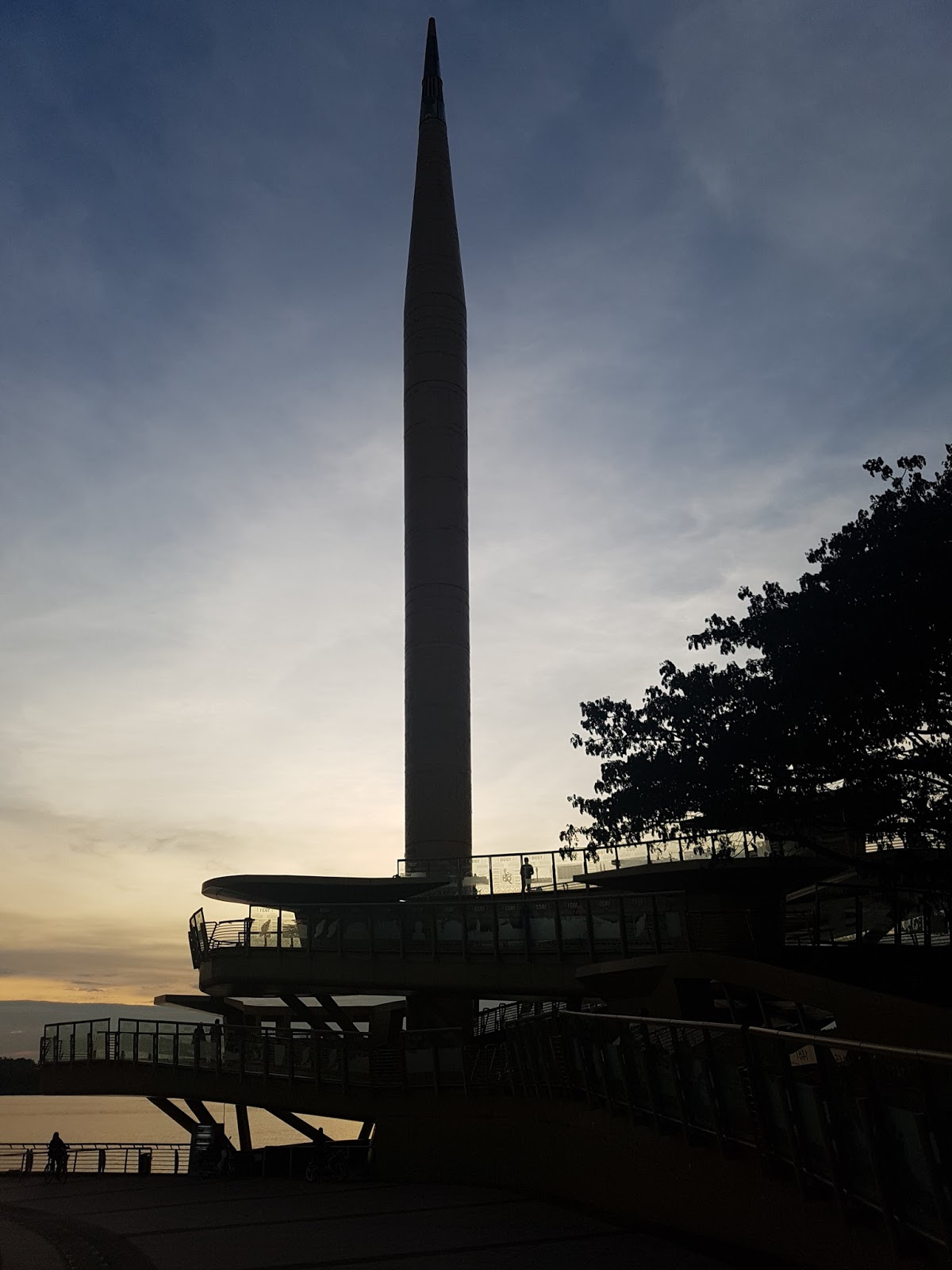 jalanjalan: Millennium Monument, Putrajaya